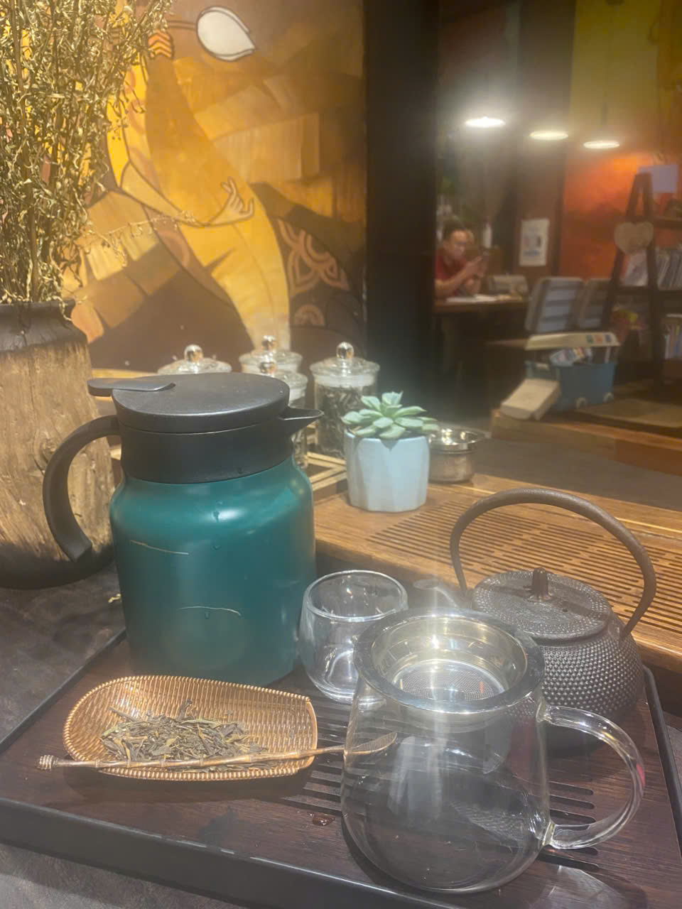 Sách, Trà và Đàn ông 📖☕👔 – Nắng Việt Nam